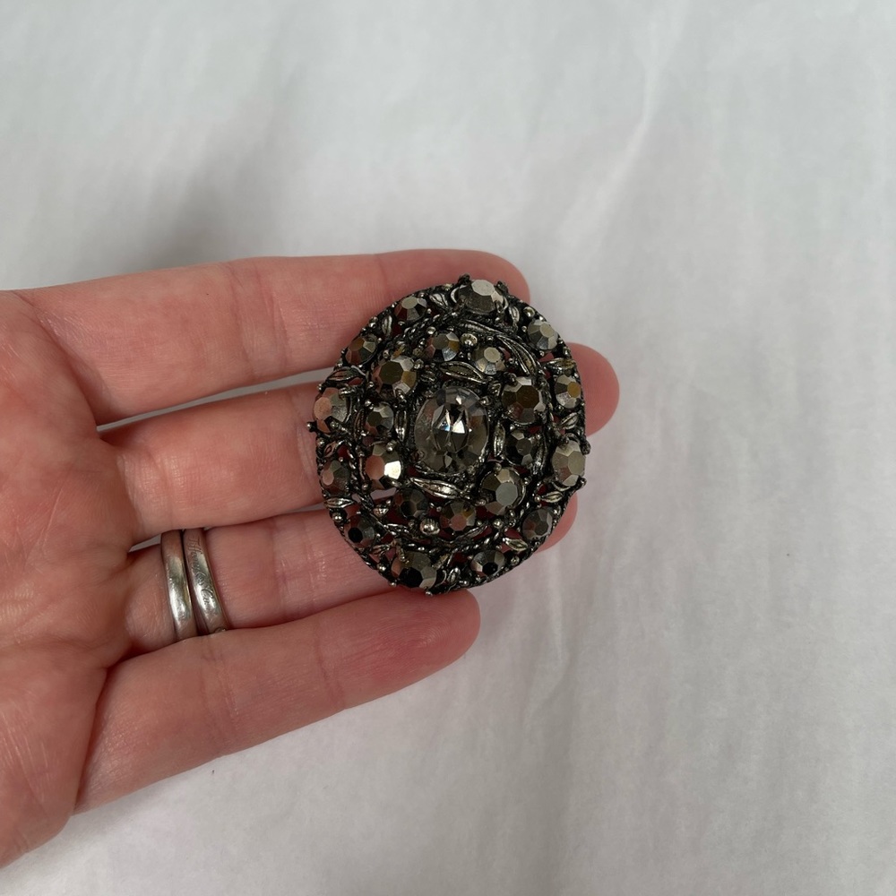 Vintage Hobe 1965 Black Rhinestone Brooch - Gem